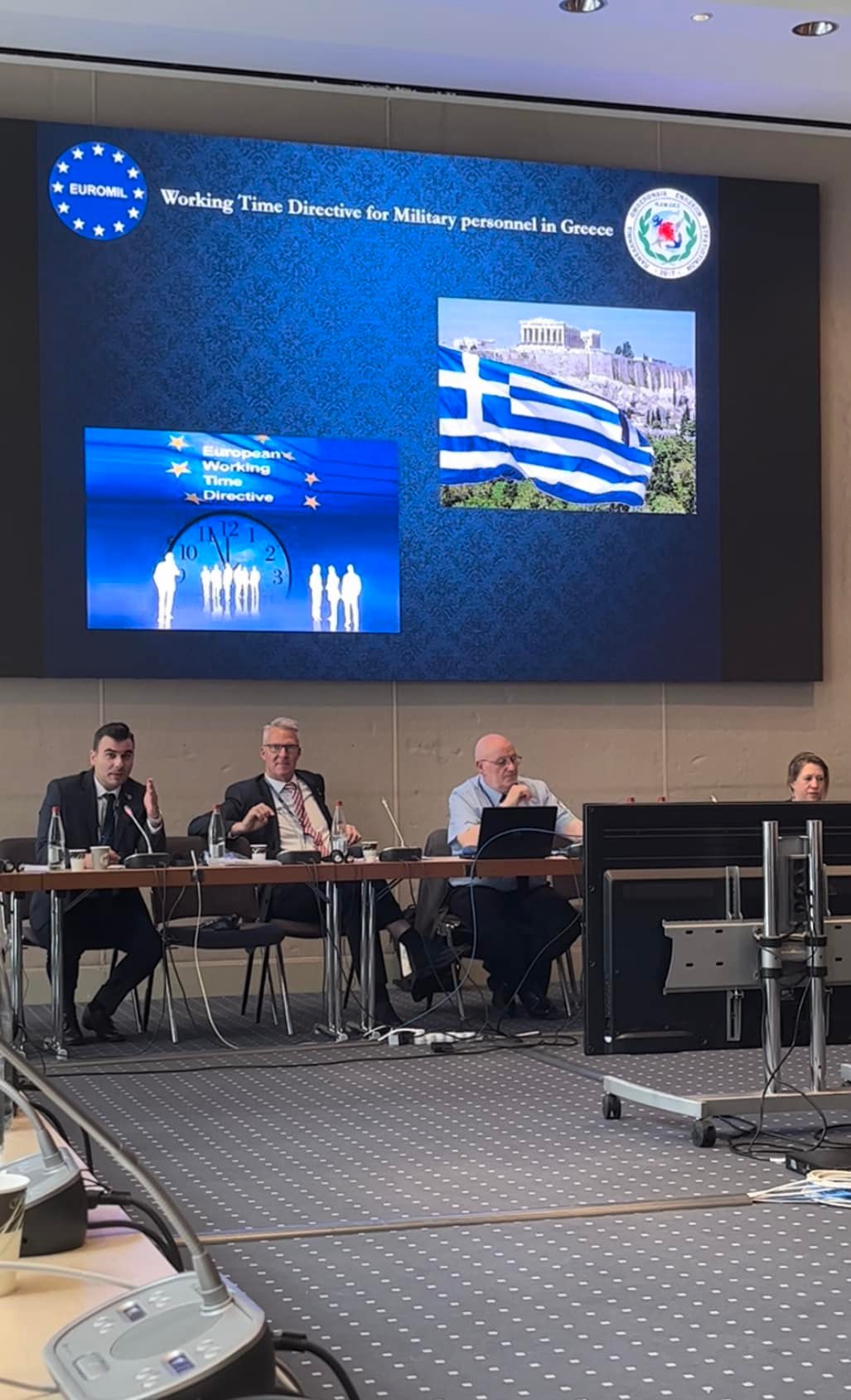 Η ΠΟΜΕΝΣ στο Παρίσι για το ωράριο εργασίας του στρατιωτικού προσωπικού ...